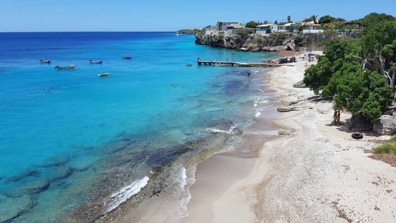 Playa Jeremi - Türkises, karibisches Meer im Westen von Curacao
