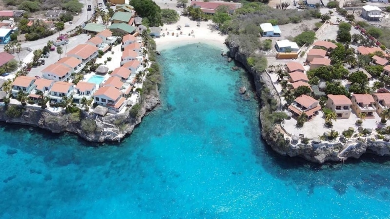 Playa Jeremi - Türkises, karibisches Meer im Westen von Curacao
