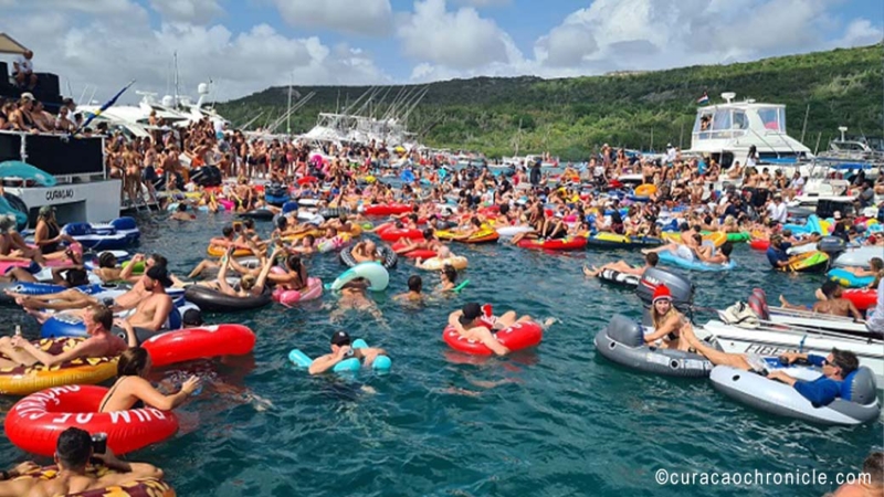 Blue Curacao - das Original der Likörfabrik im Landhaus Chobolobo